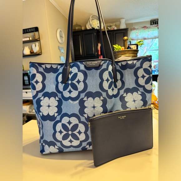 kate spade | Bags | Kate Spade Large Monogram Tote | Poshmark